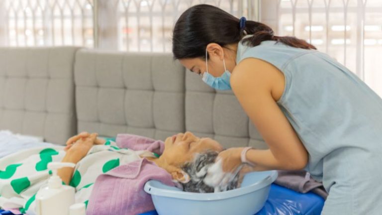 How to Help Bedridden Seniors Wash Their Hair?